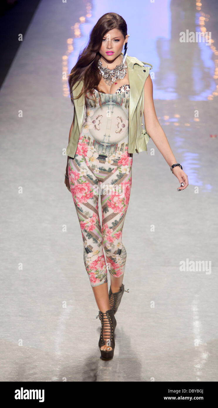 Betsey johnson model hi-res stock photography and images - Alamy