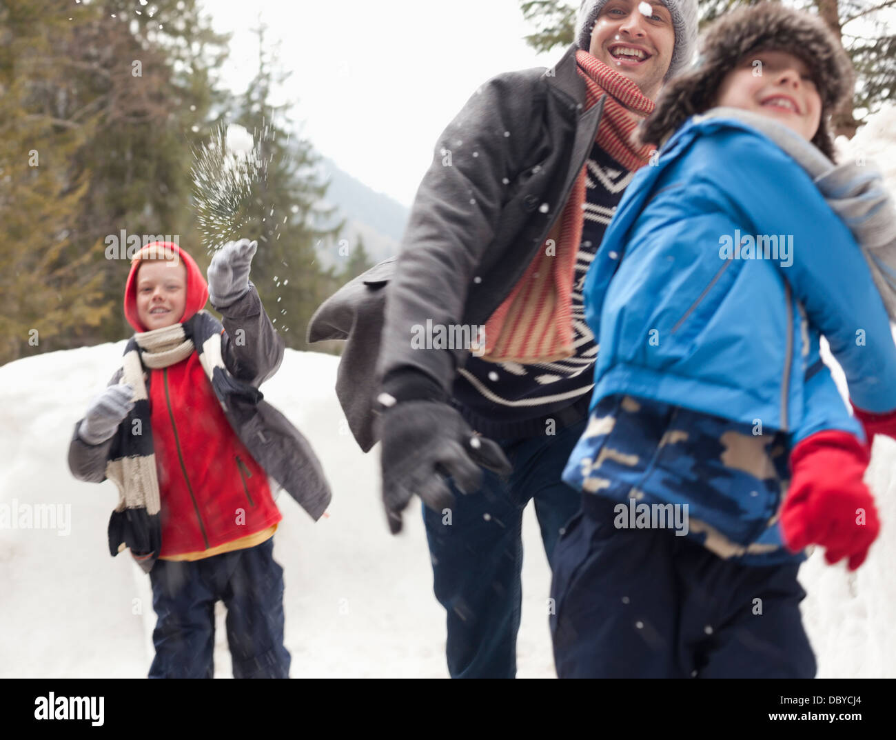 Snowball fight children hi-res stock photography and images - Alamy