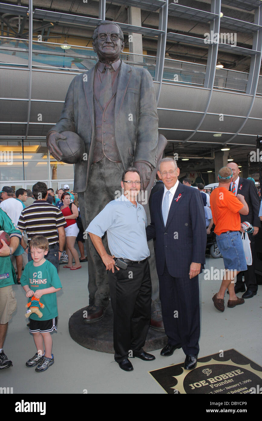 Tim Robbie, Stephen Ross Statue dedication for Joe Robbie before the ...