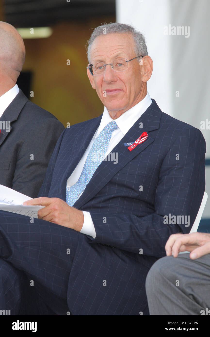 Stephen Ross Statue dedication for Joe Robbie before the Miami Dolphins ...