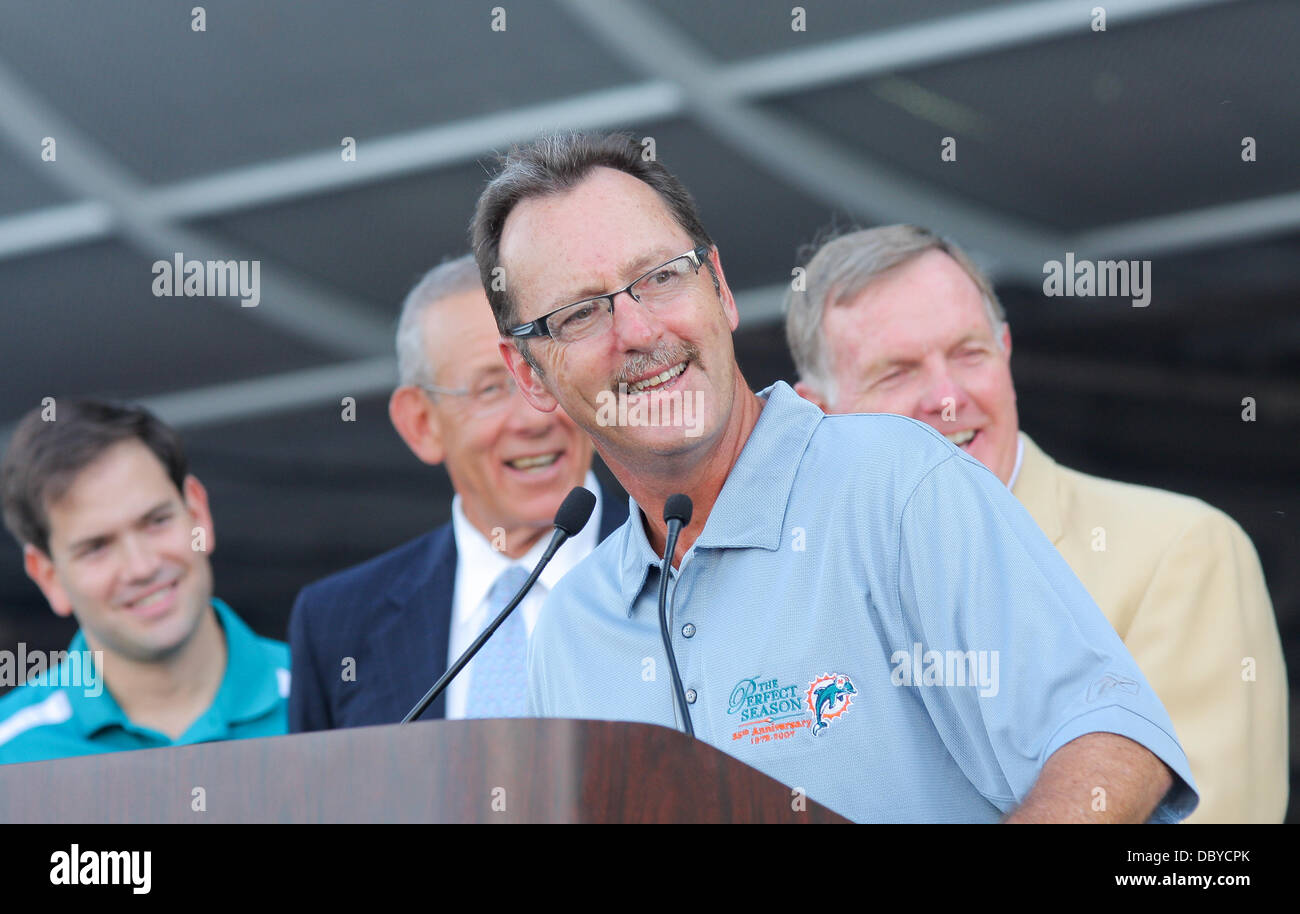 Tim Robbie Statue dedication for Joe Robbie before the Miami Dolphins ...