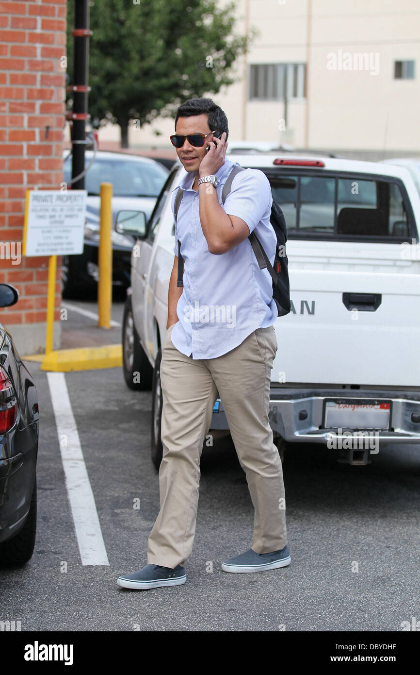 New father, Cash Warren steps out of a business meeting in Beverly ...