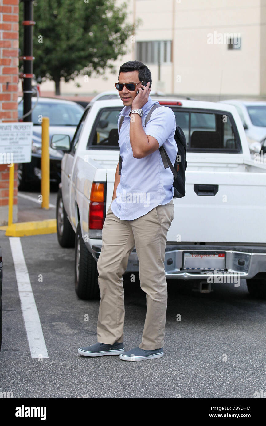 New father, Cash Warren steps out of a business meeting in Beverly ...