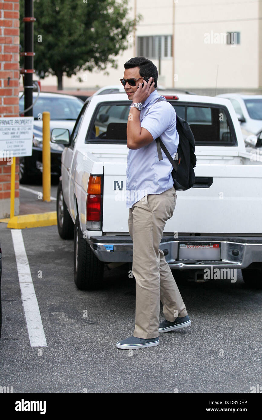New father, Cash Warren steps out of a business meeting in Beverly ...