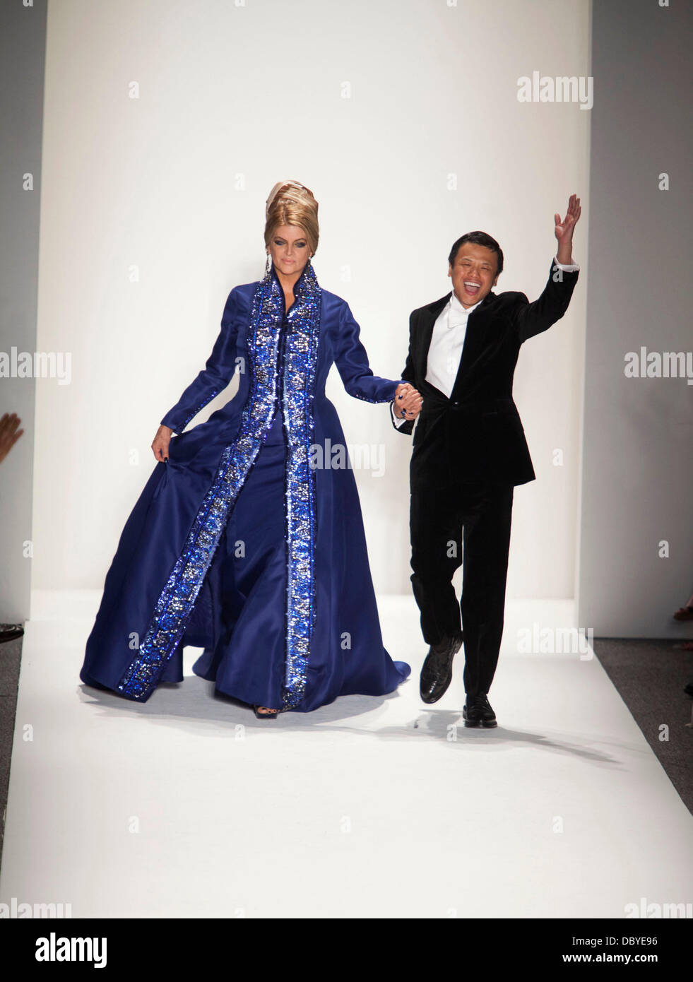 Kirstie alley designer zang toi hi-res stock photography and images - Alamy