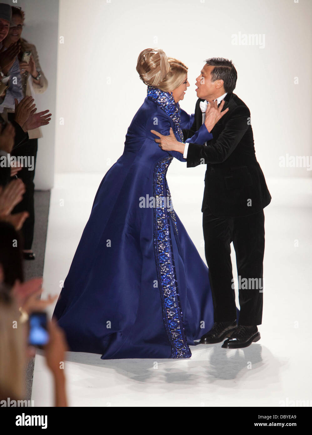 Kirstie alley designer zang toi hi-res stock photography and images - Alamy