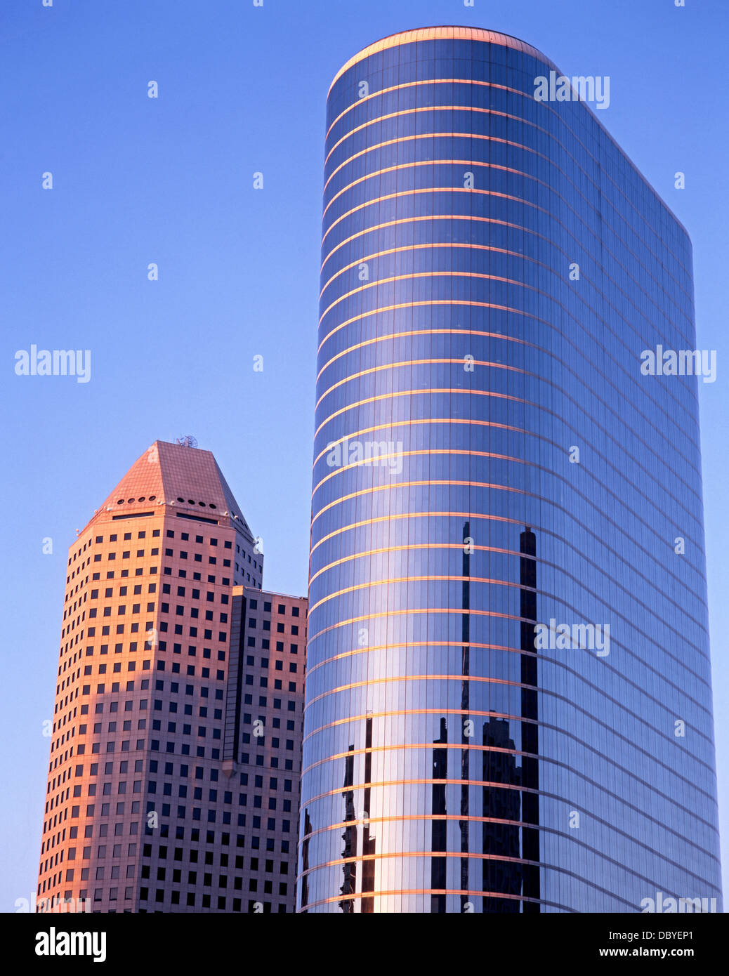 Reflections houston skyscraper hi-res stock photography and images - Alamy