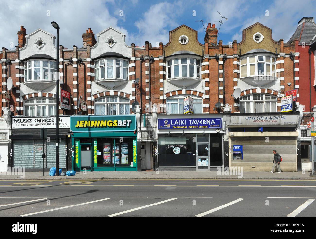 Empty shops hi-res stock photography and images - Alamy