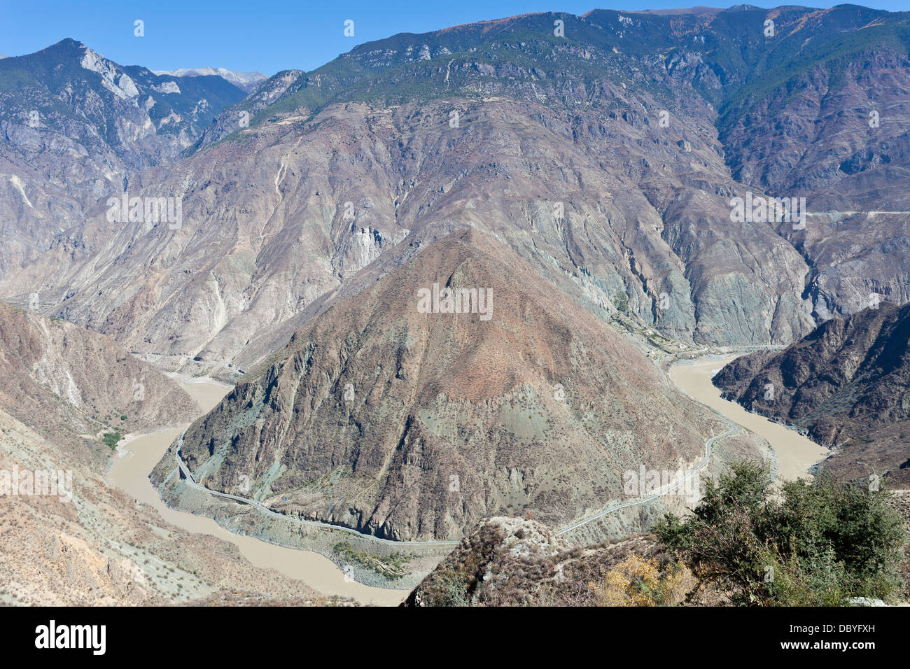 Omega curve of Yangtze River, Yunnan Province, China Stock Photo - Alamy