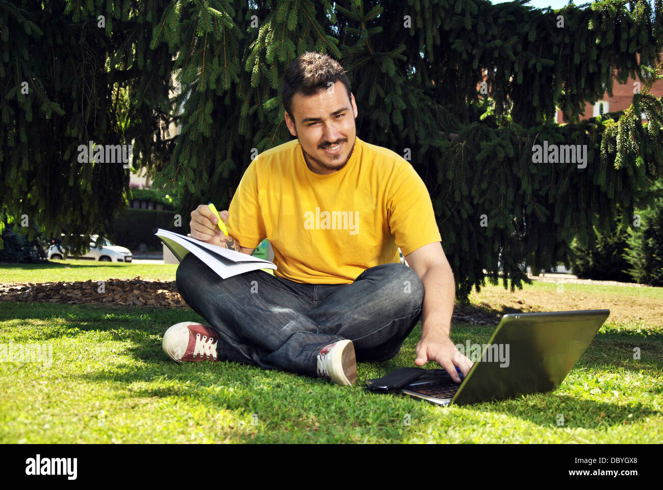 Smilen college hi-res stock photography and images - Alamy