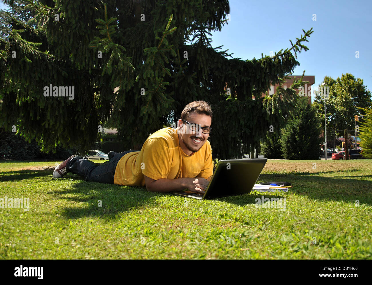 College student sitting on grass hi-res stock photography and images ...