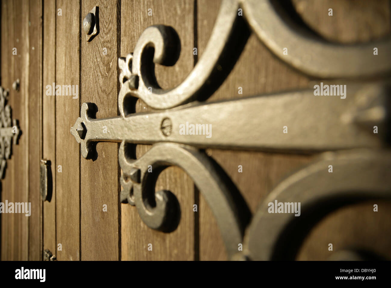 Ornate hinge church door hi-res stock photography and images - Alamy
