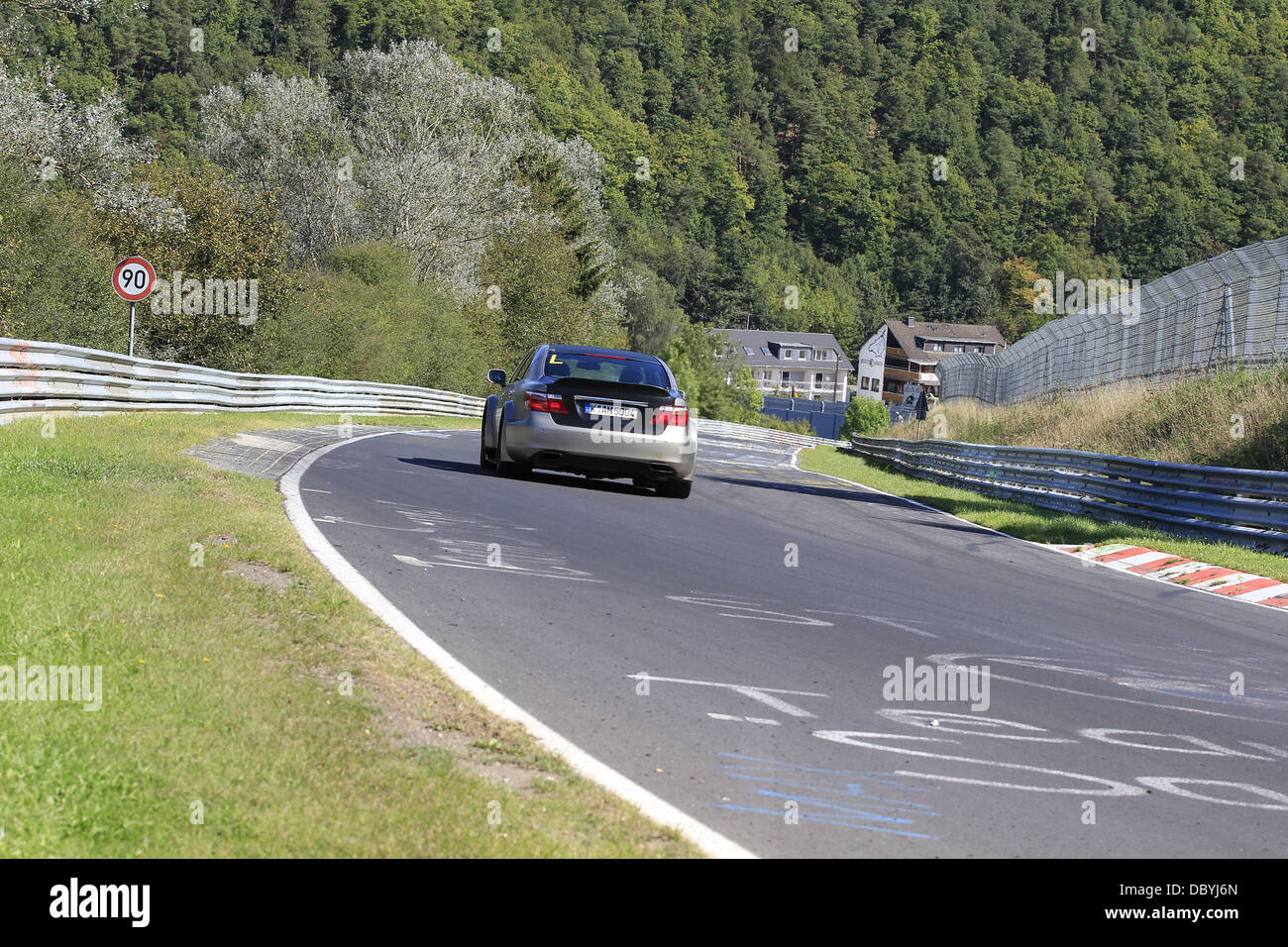 Preview 'spy shots' of the Lexus LS and wide bodykit and hearable ...