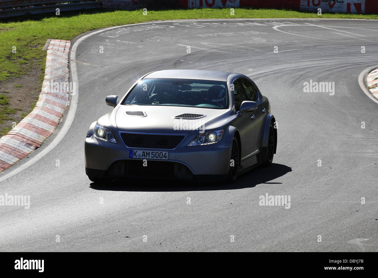 Preview 'spy shots' of the Lexus LS and wide bodykit and hearable ...