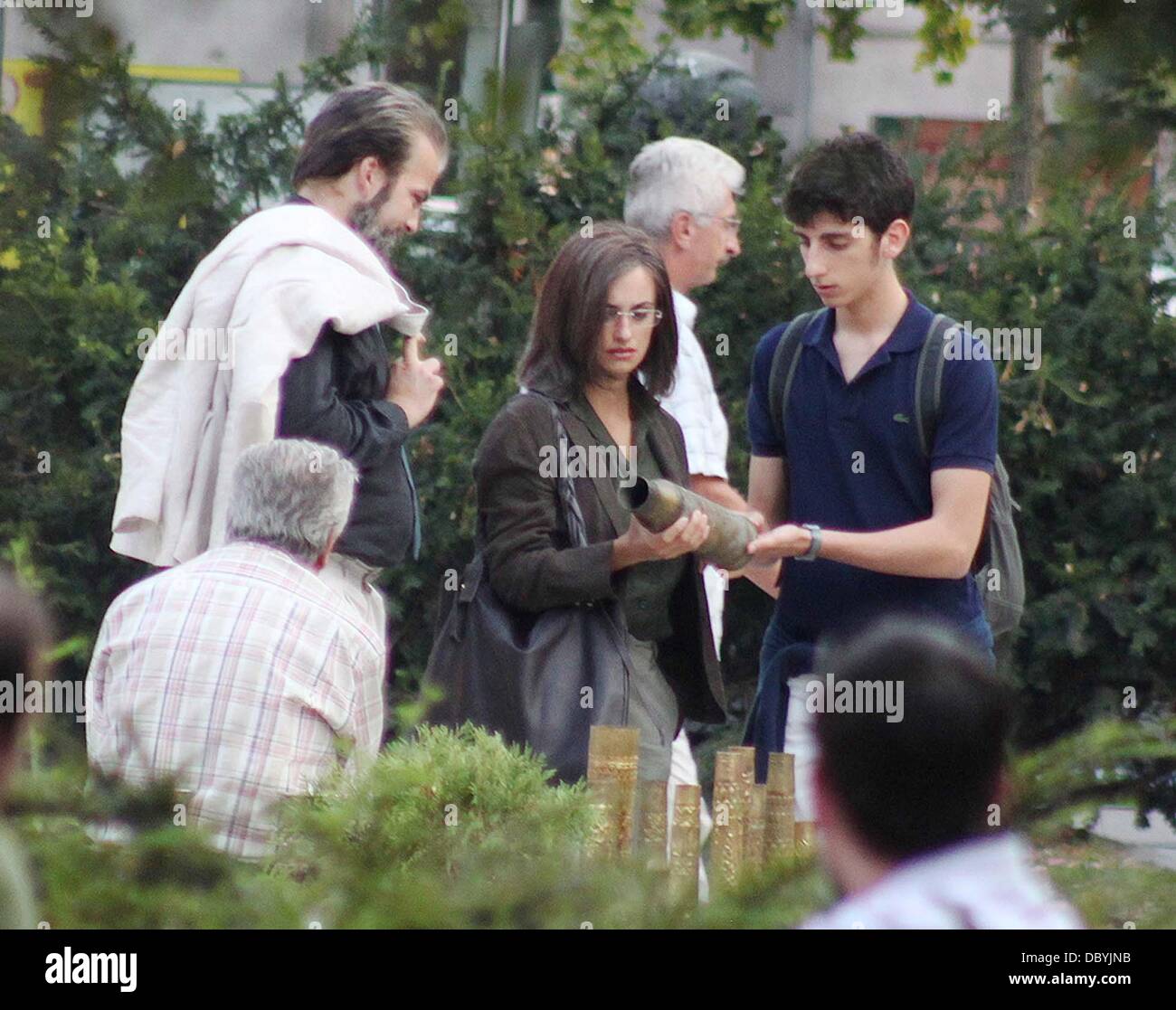 Penelope Cruz with Adnan Haskovic Penelope Cruz on the set of her ...