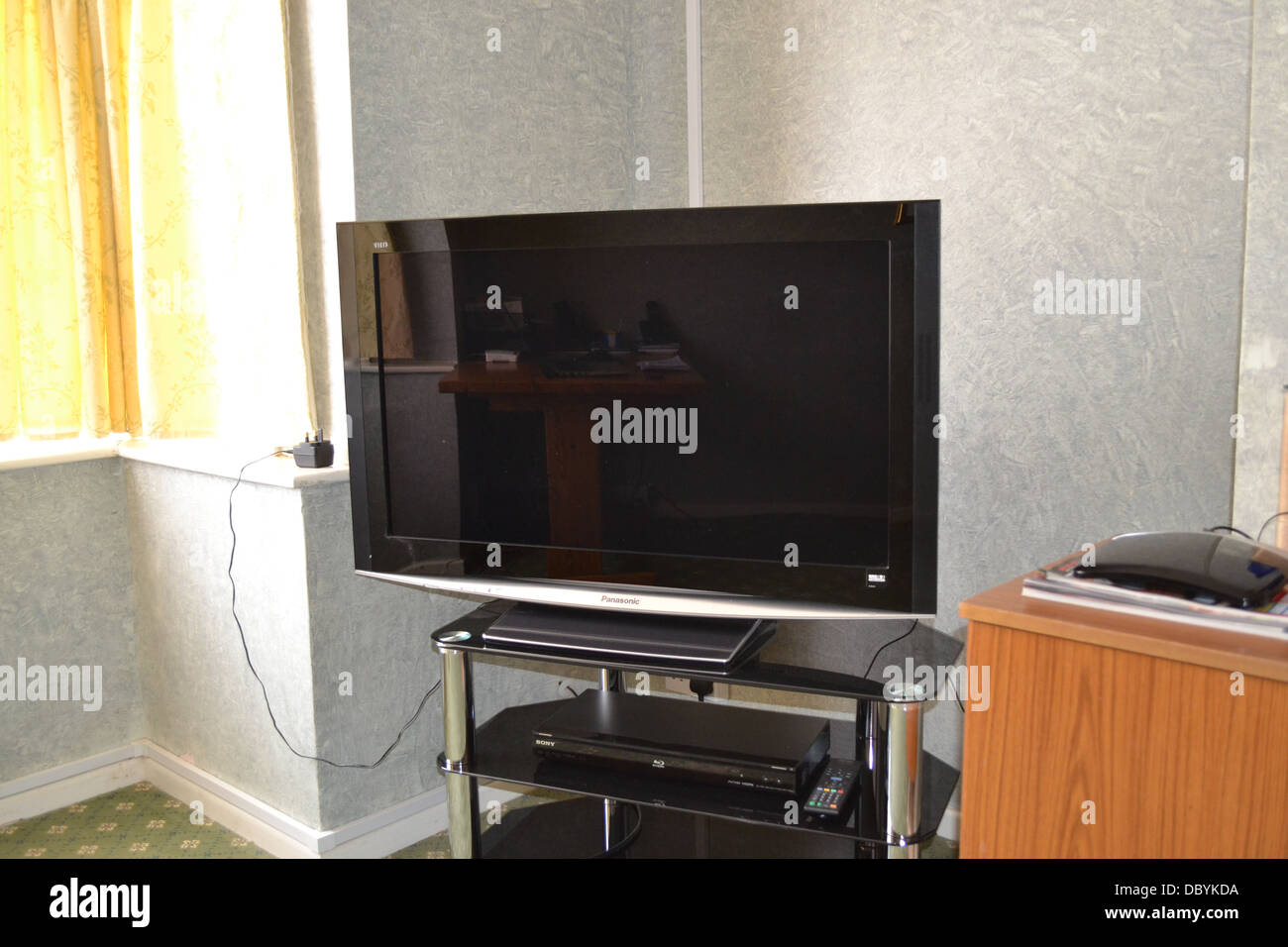 TV in a empty room Stock Photo - Alamy
