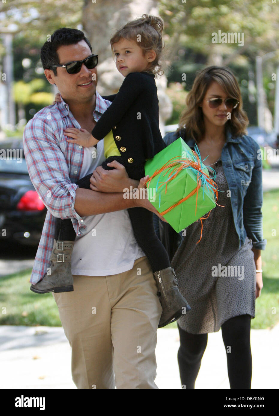 Jessica Alba, Cash Warren and their daughter Honor Marie head out for a ...