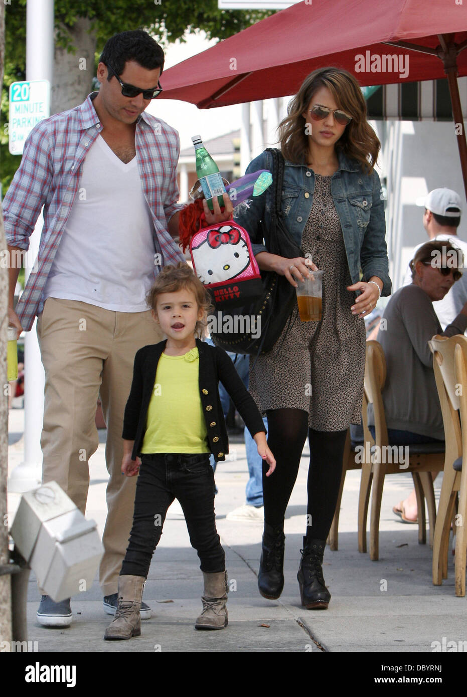 Jessica Alba, Cash Warren and their daughter Honor Marie head out for a ...