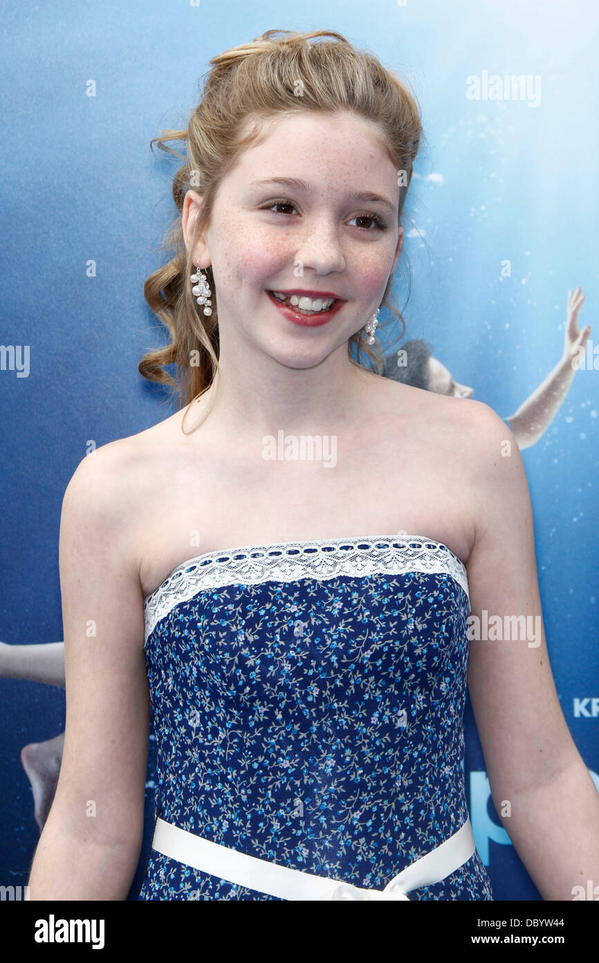 Cozi Zuehlsdorff Dolphin Tale