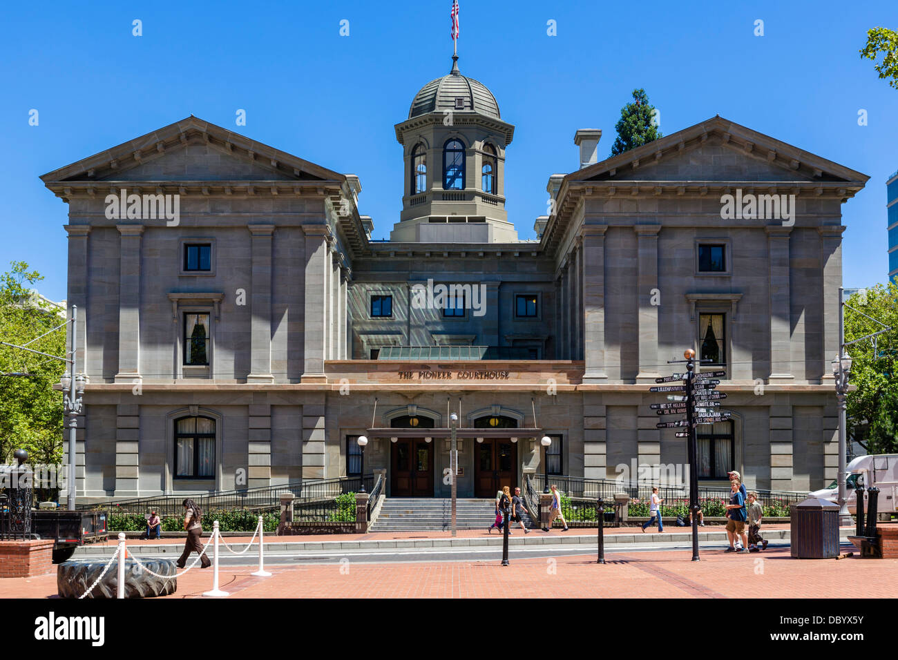 The Pioneer Courthouse, Pioneer Courthouse Square in downtown Portland, Oregon, USA Stock Photo ...