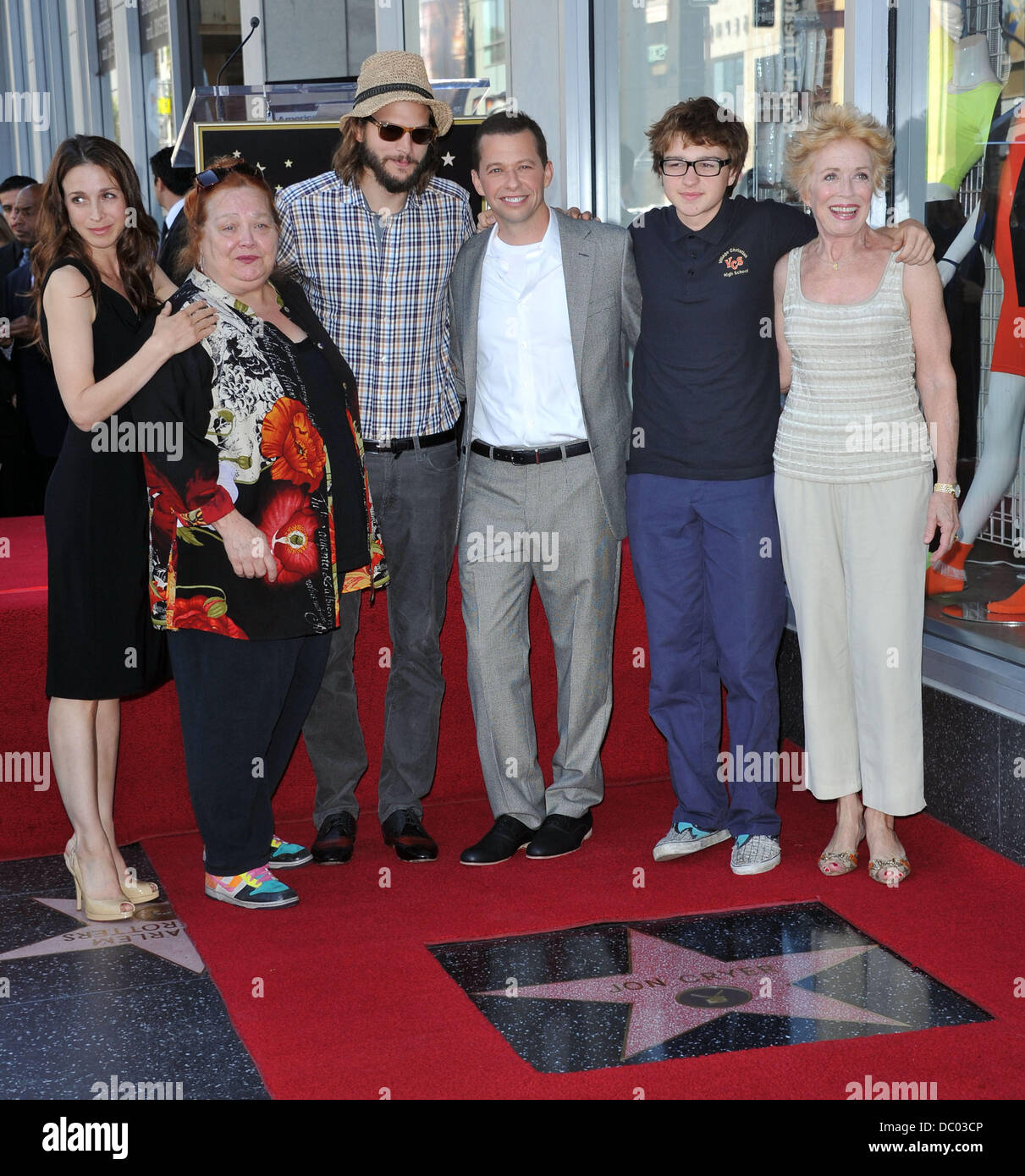 Ashler Kutcher, Conchata Ferrell, Carl Reiner, Angus T. Jones, Holland ...