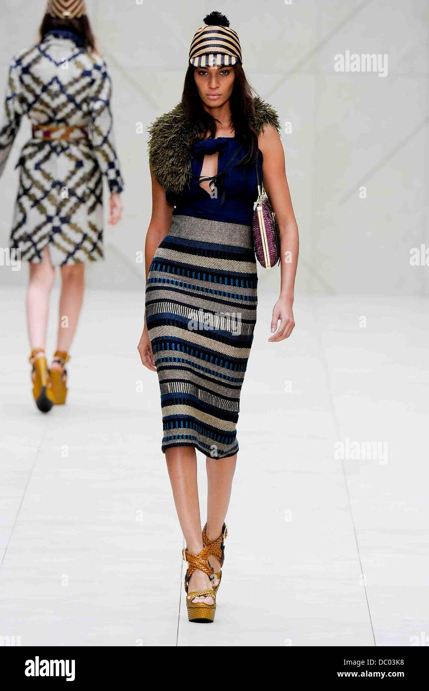 Model London Fashion Week Spring/Summer 2012 - Burberry Prorsum ...