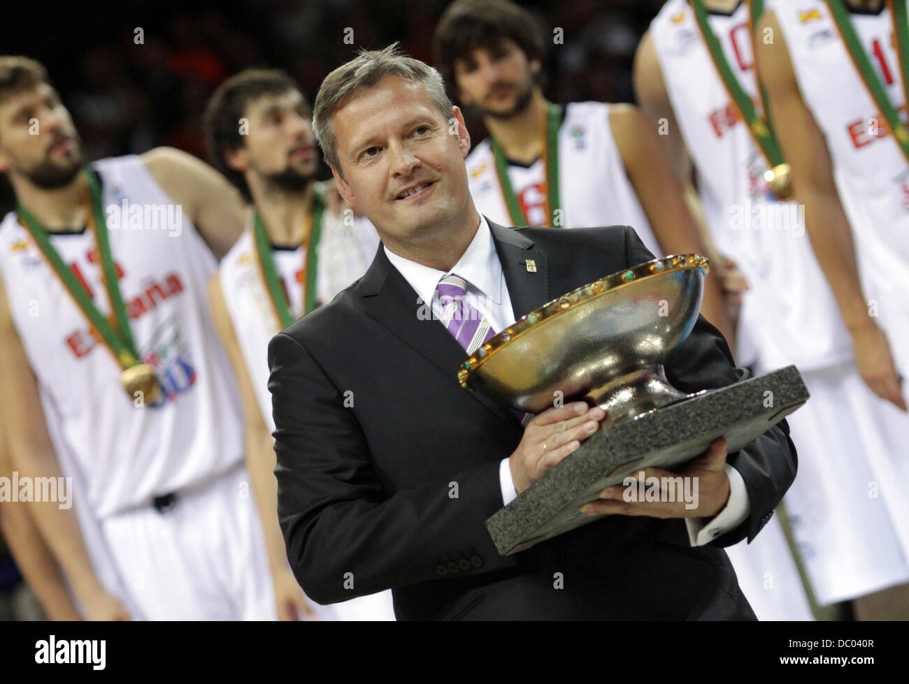 FIBA Europe President Olafur Rafnsson with the Cup The Spanish national ...
