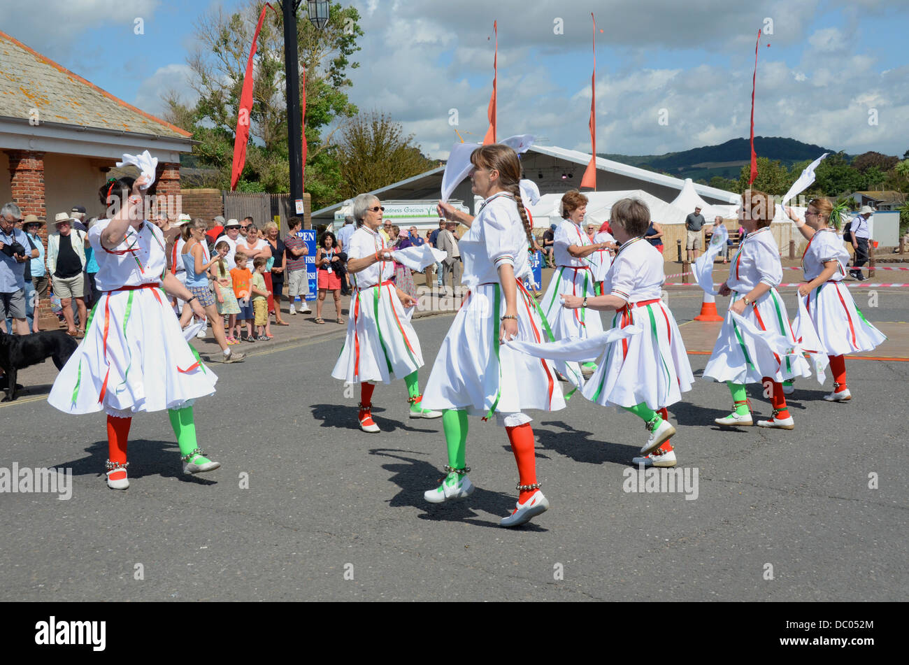 Women morris dancing hi-res stock photography and images - Alamy