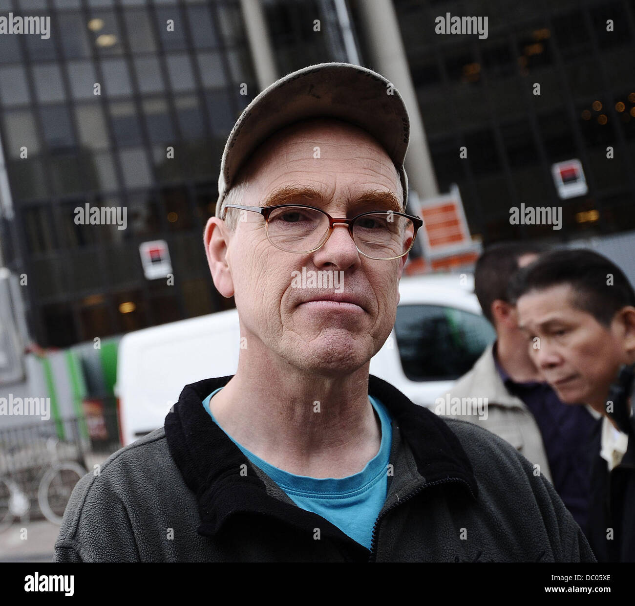 British artist Julian Beever has painted a crater at the Place Raoul ...