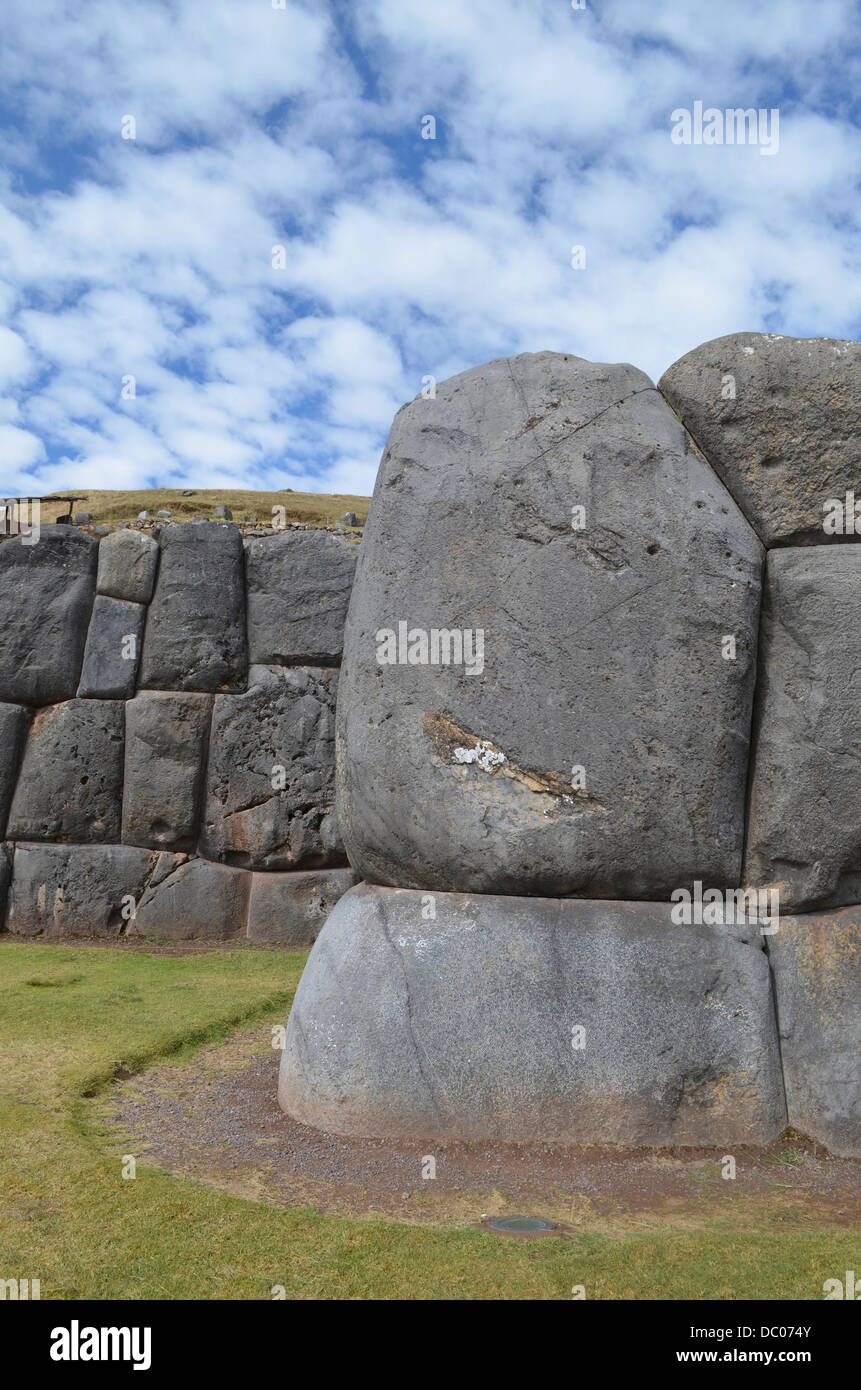 Giant stone walls sacsayhuaman inca hi-res stock photography and images ...