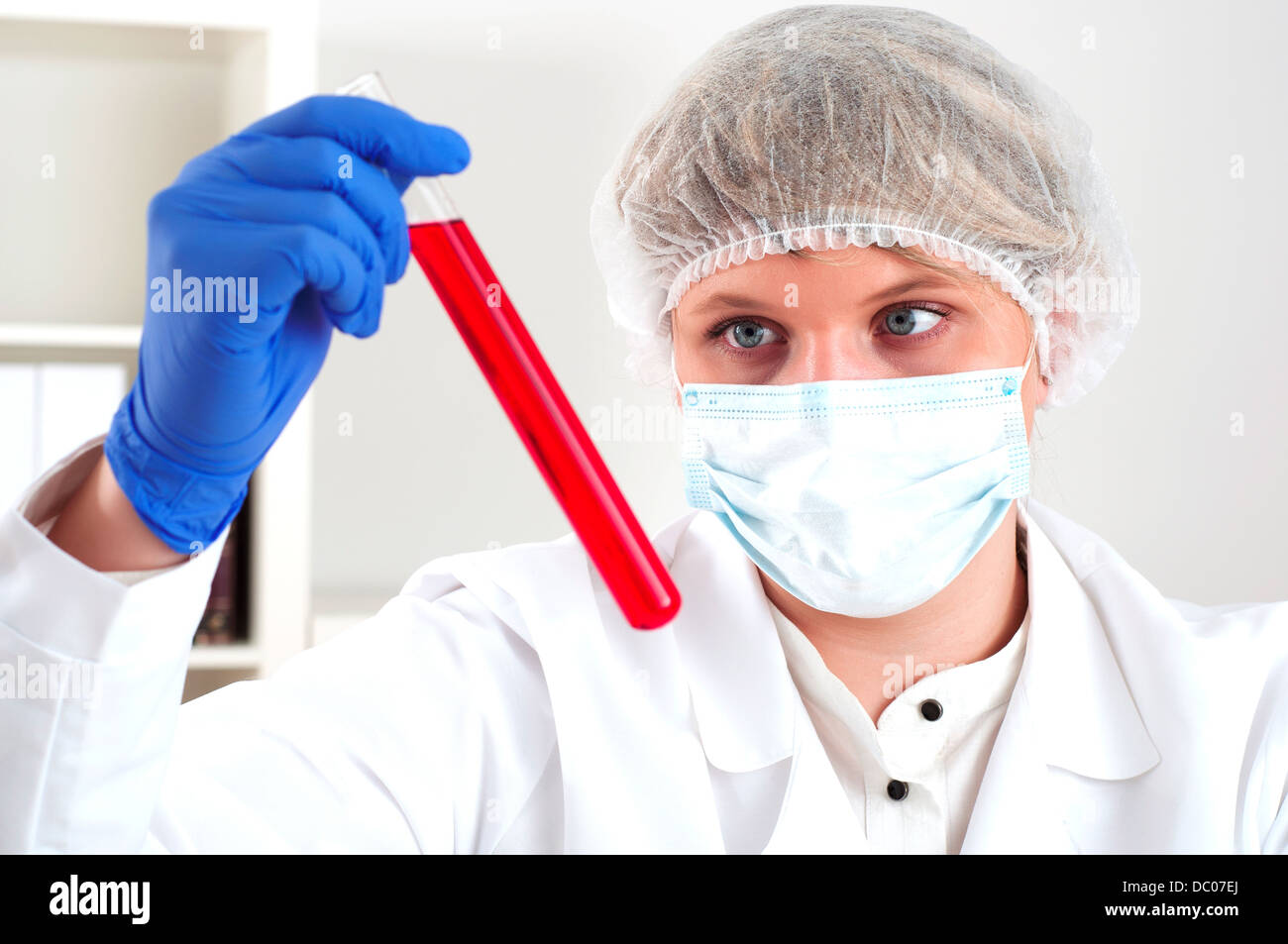 female chemist mixing liquids in test tubes Stock Photo - Alamy