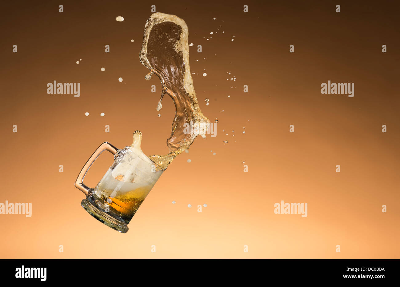 Beer Falling, Splashing & Spilling Stock Photo - Alamy