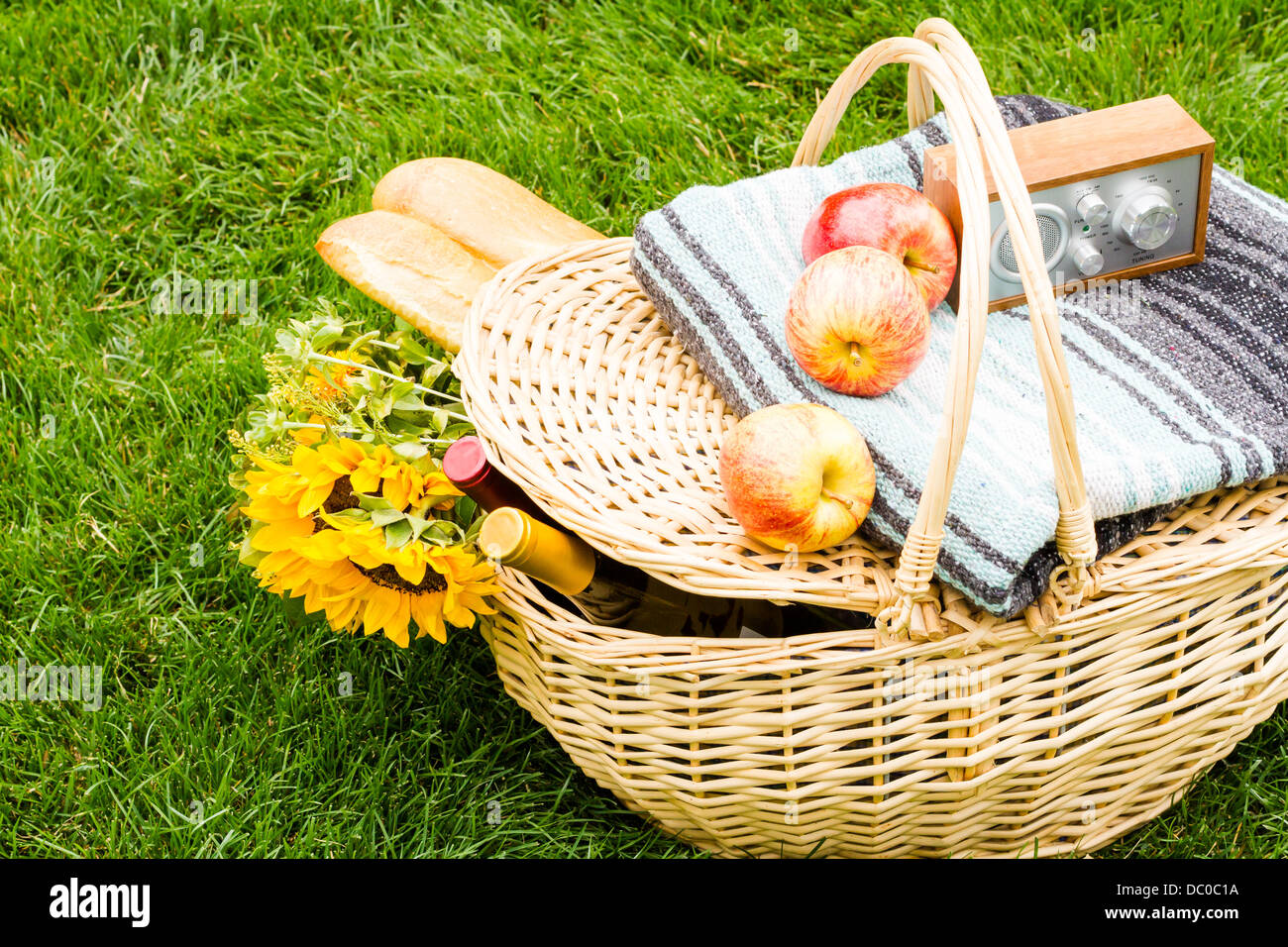 Summer picnic with a basket of food in the park Stock Photo - Alamy