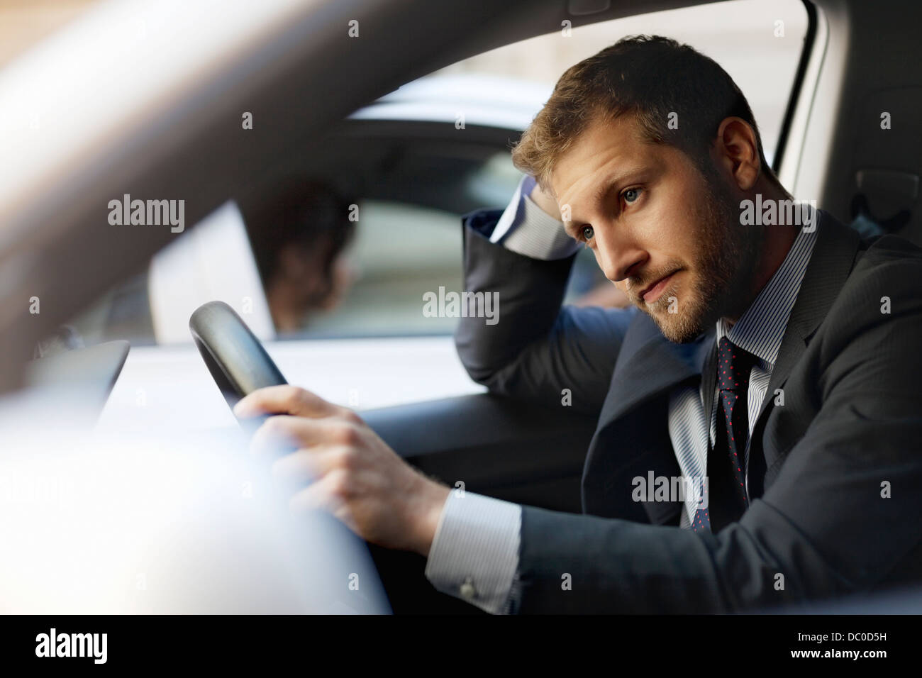 Person sitting inside car side view hi-res stock photography and images ...