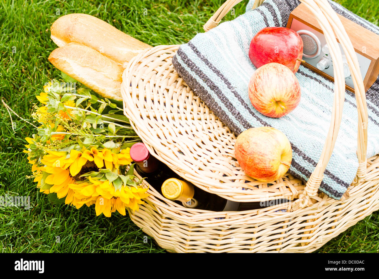 Summer picnic with a basket of food in the park Stock Photo - Alamy