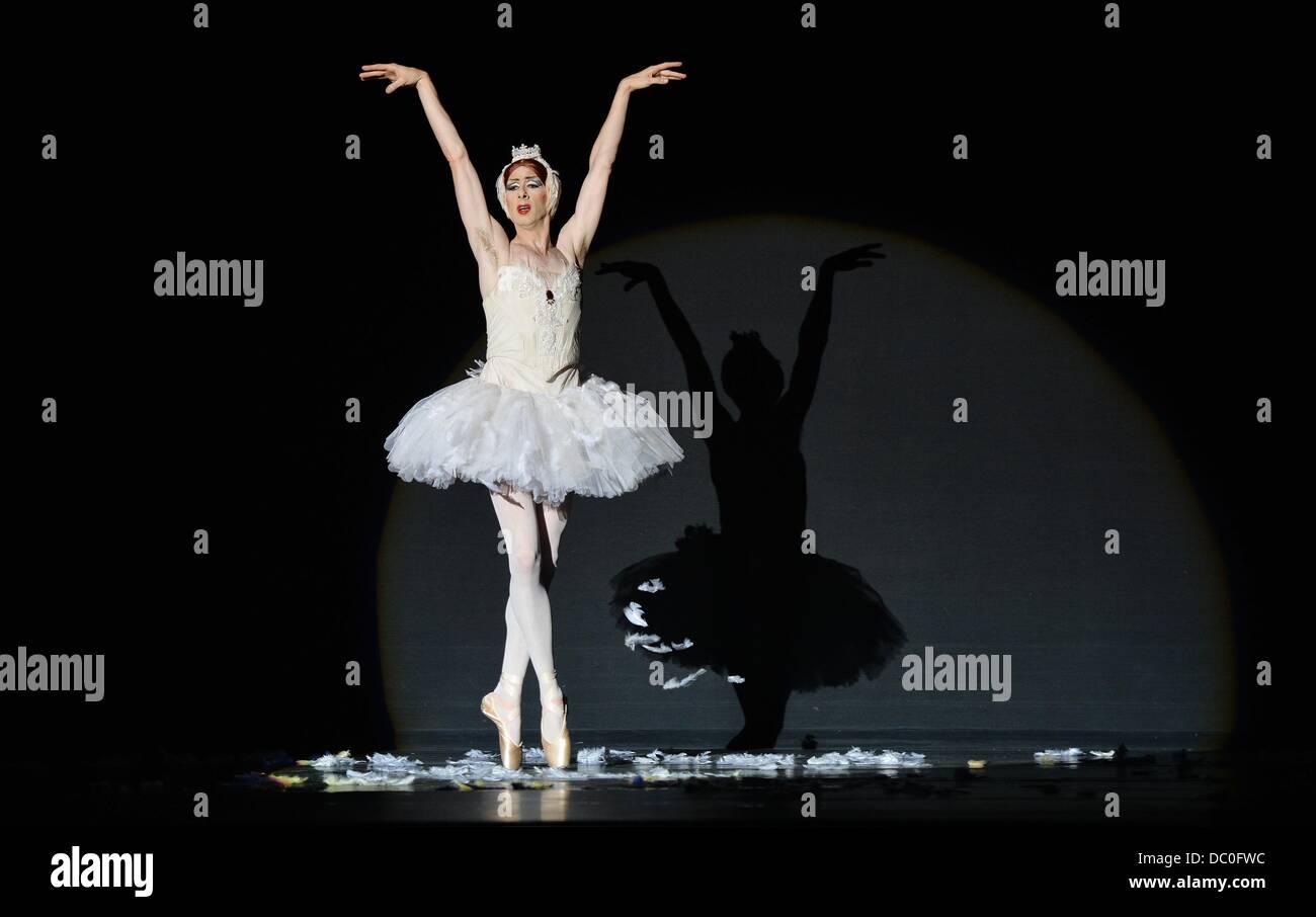 Dance of the dying swan hi-res stock photography and images - Alamy