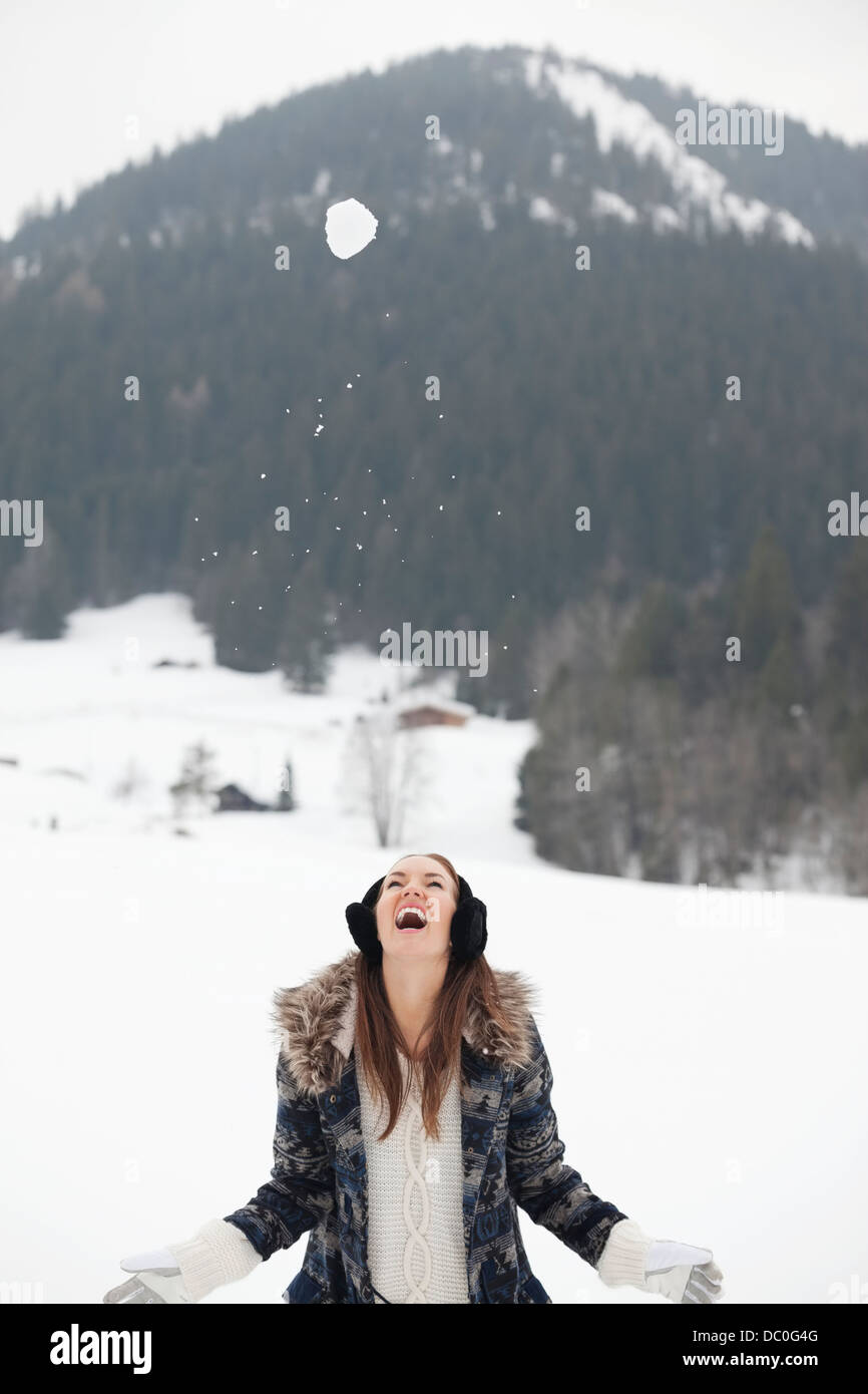 Snowball image hi-res stock photography and images - Alamy