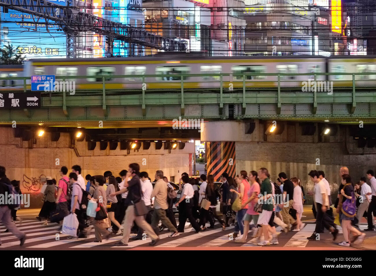 Tokyo commuters at a busy intersection at night Stock Photo - Alamy