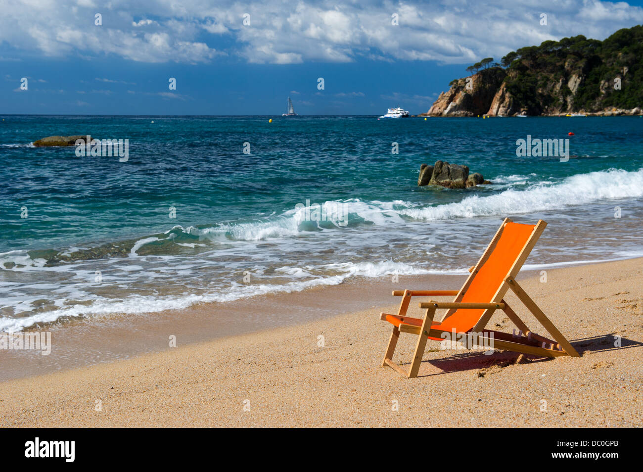 Open beach chair sea hi-res stock photography and images - Alamy
