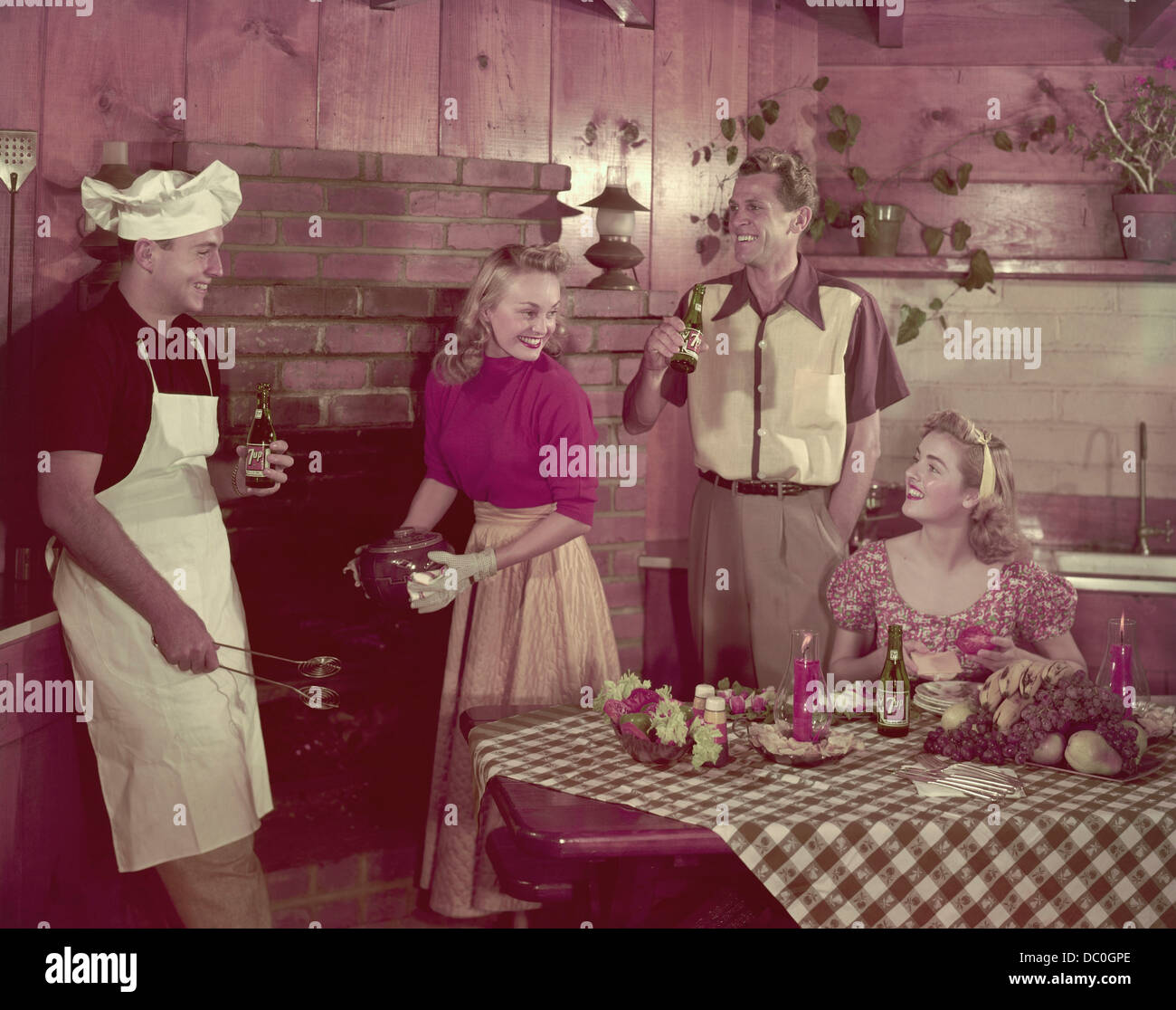 1950s dinner table couple hi-res stock photography and images - Alamy