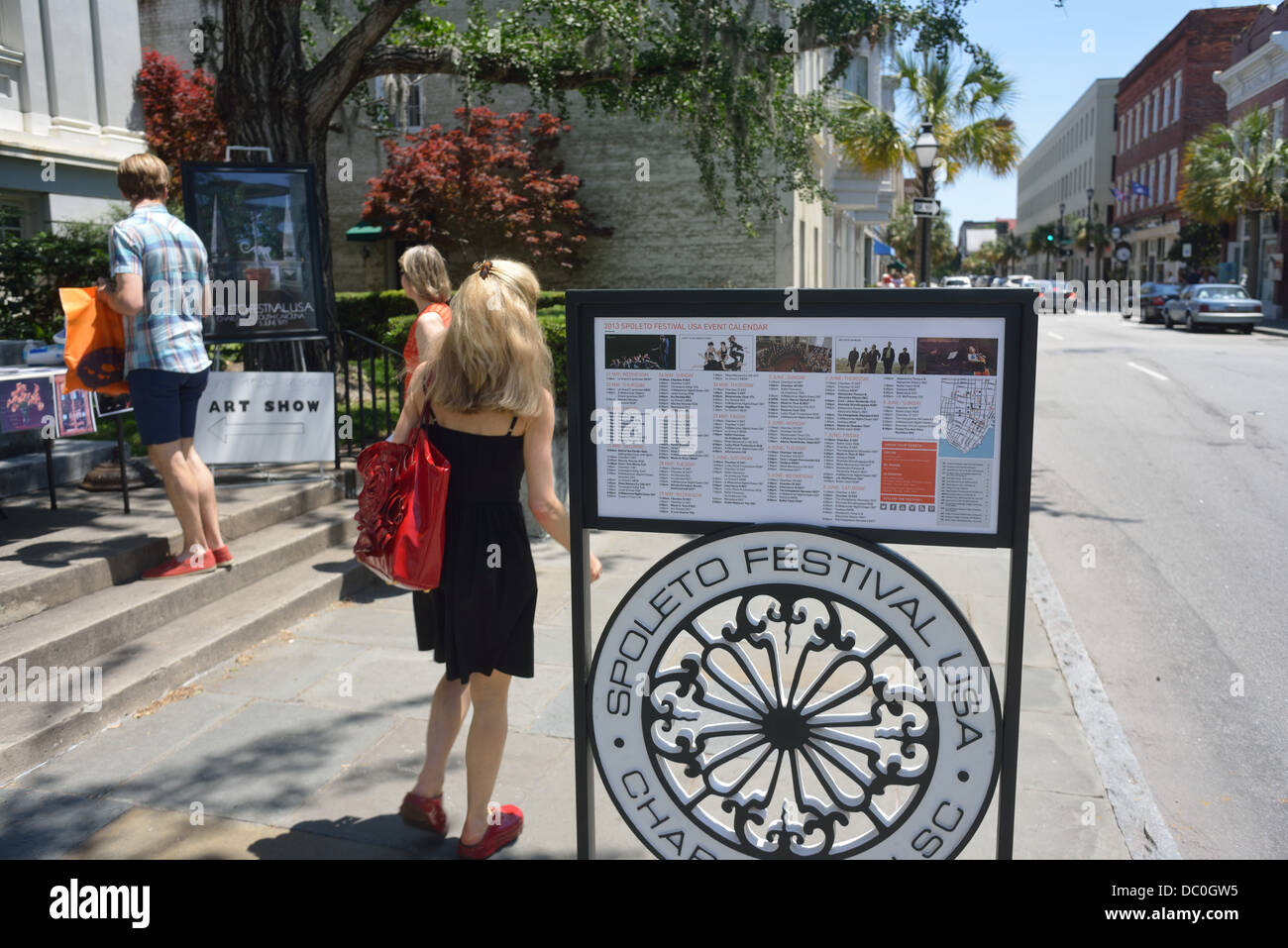 Public sign hi-res stock photography and images - Alamy