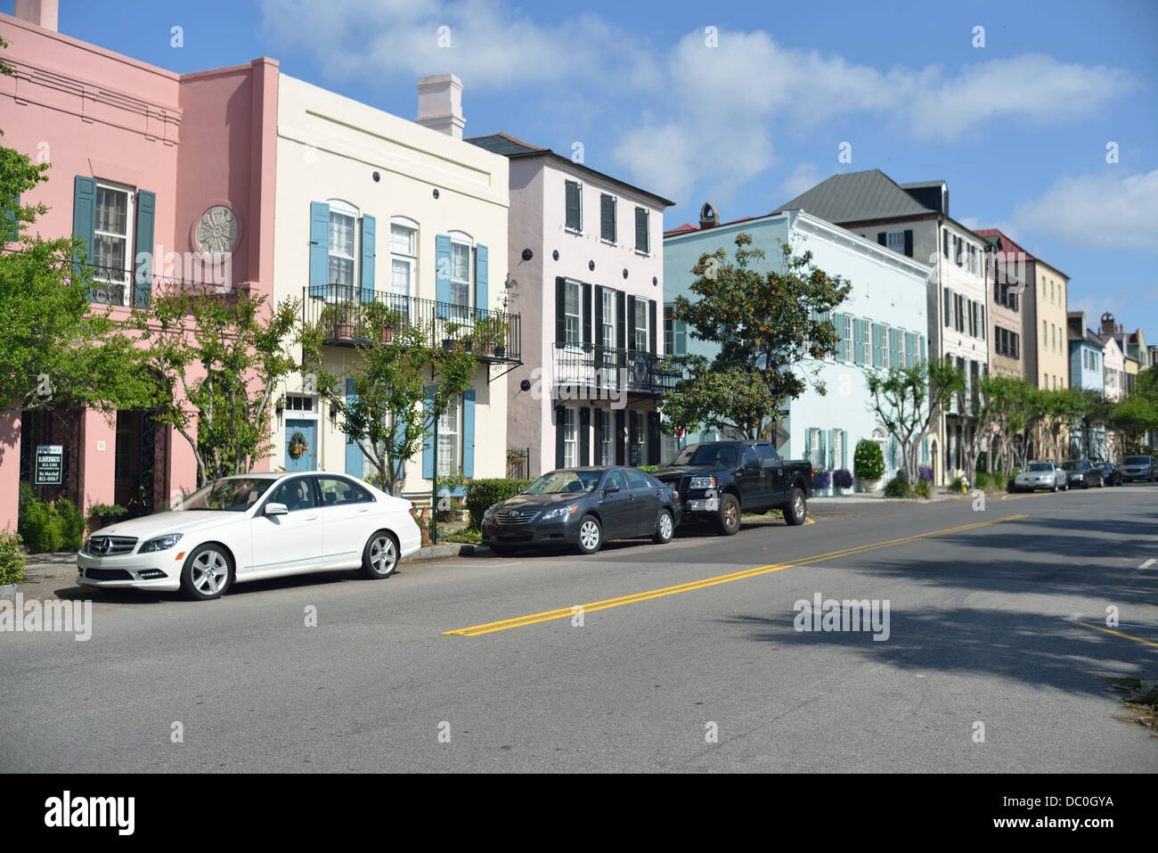 "Rainbow Row" in Charleston, SC Stock Photo - Alamy