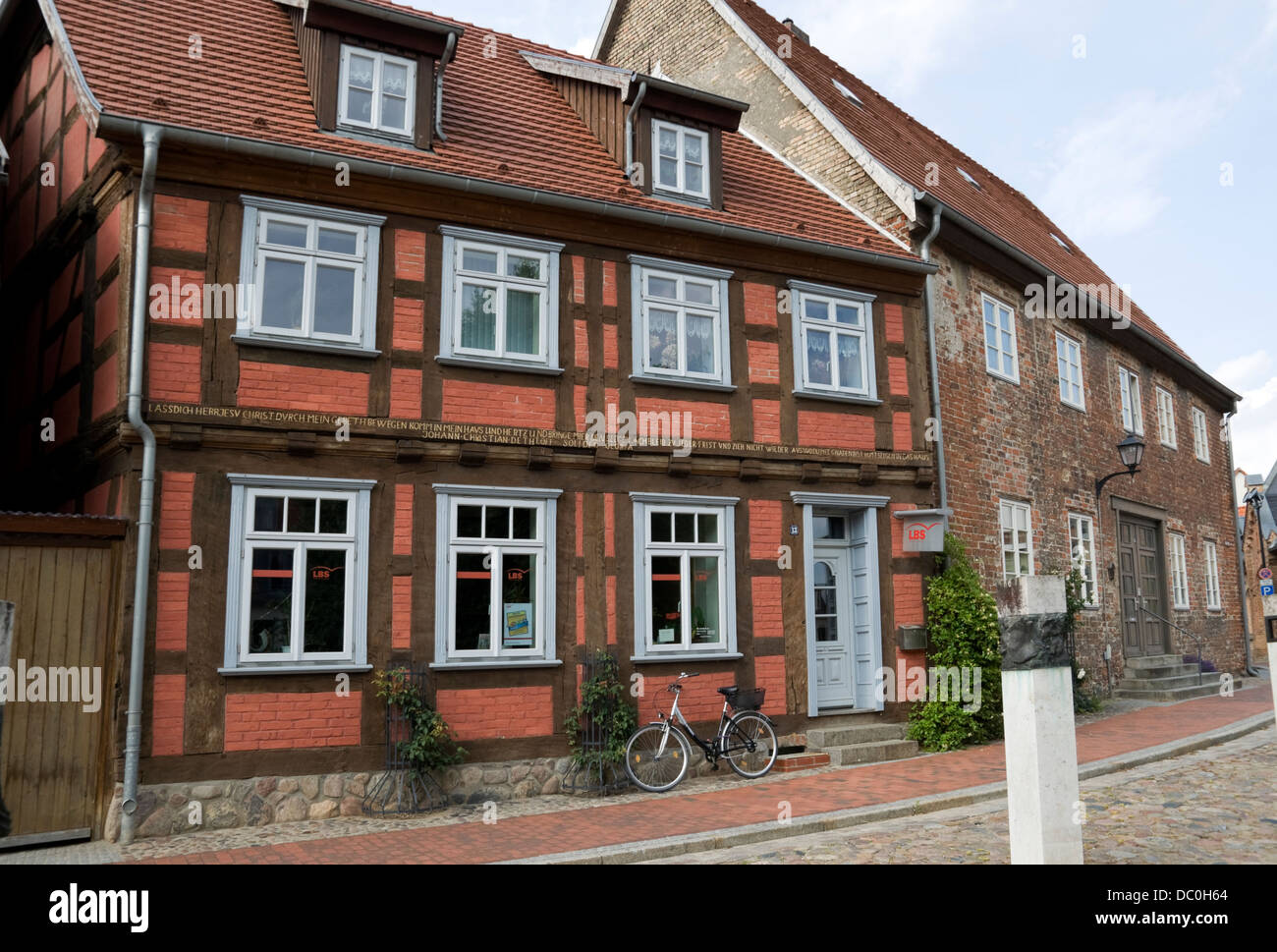 Restored timber framed house hi-res stock photography and images - Alamy
