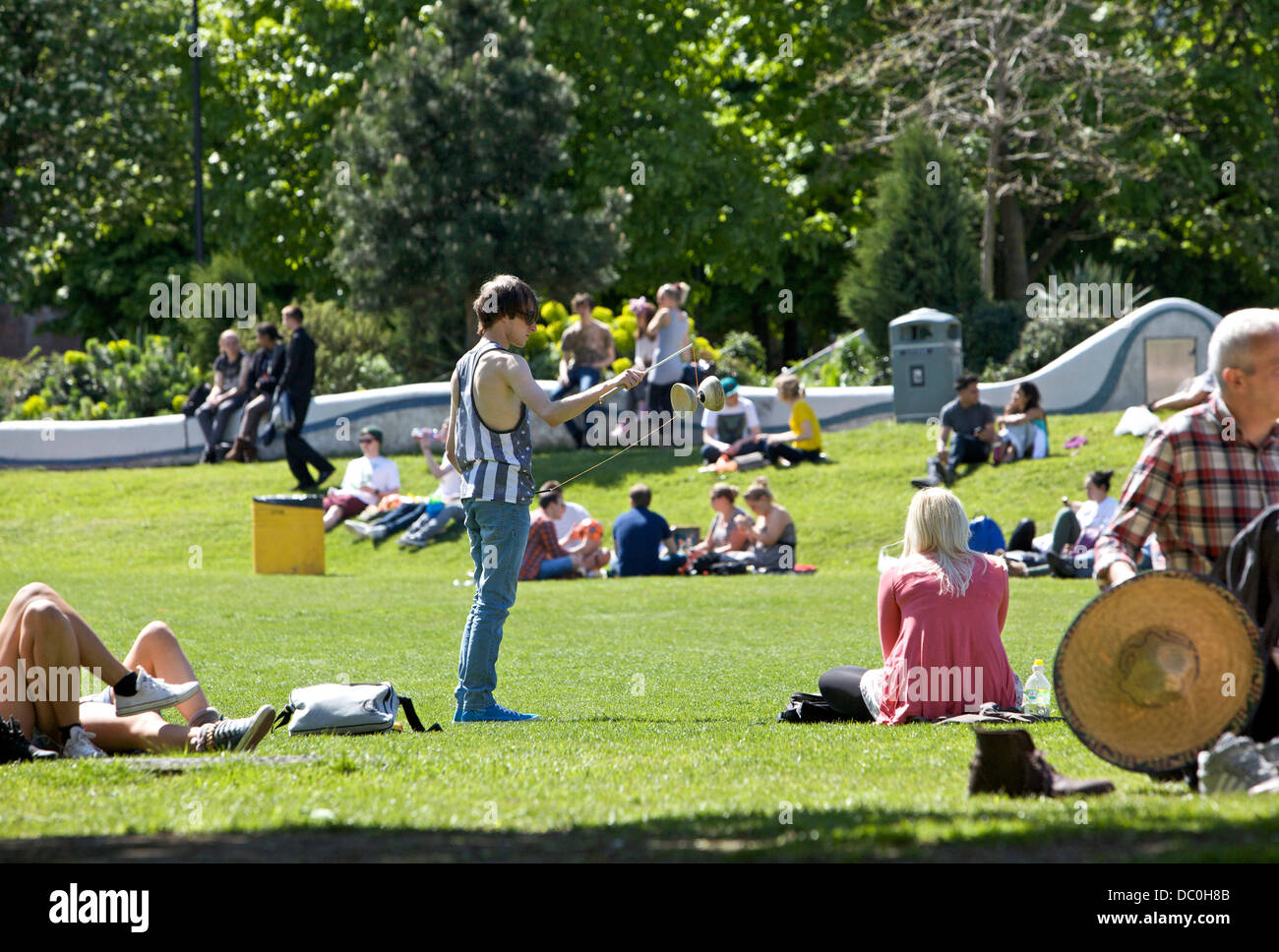 People enjoying Devonshire Green, Sheffield on a sunny day Stock Photo ...