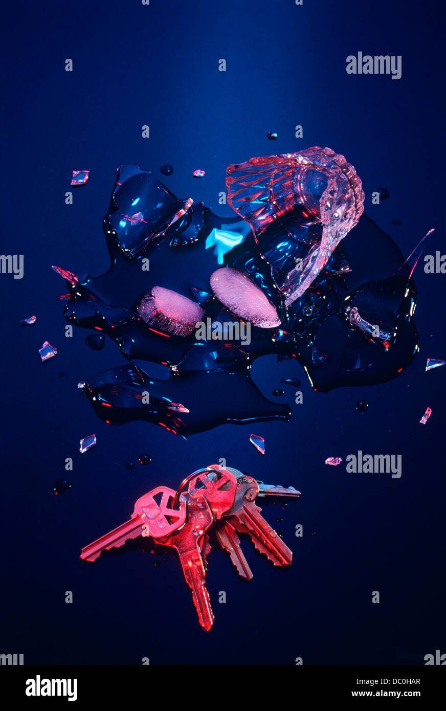 1990s BROKEN GLASS SPILLED ALCOHOLIC DRINK KEYS Stock Photo - Alamy