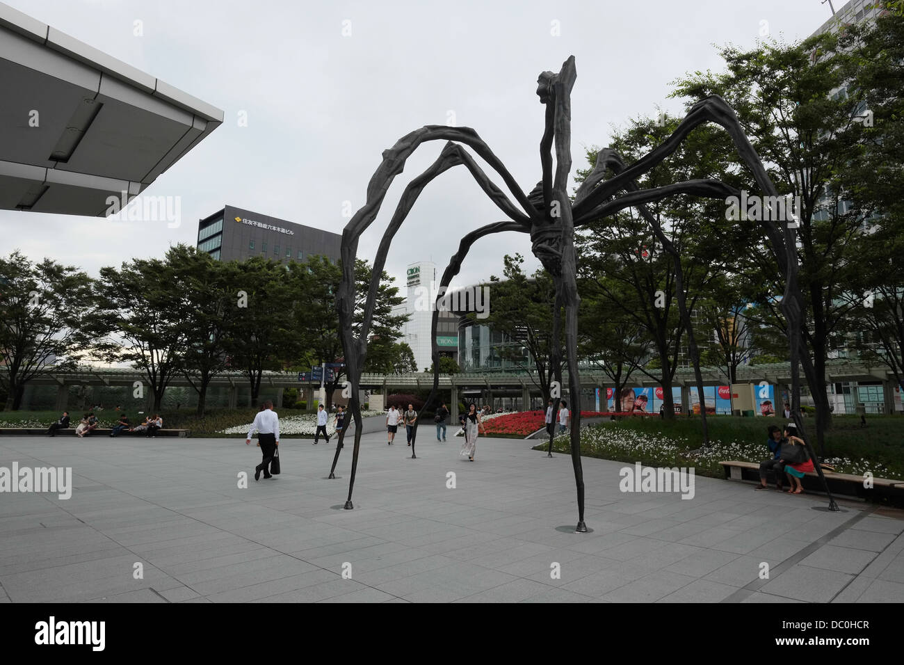 Maman sculpture, by Louise Bourgeois, at Mori Tower, Roppongi Hills ...