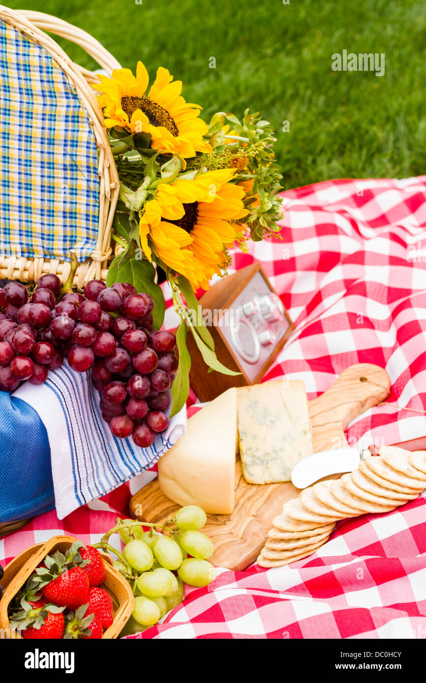 Summer picnic with a basket of food in the park Stock Photo - Alamy
