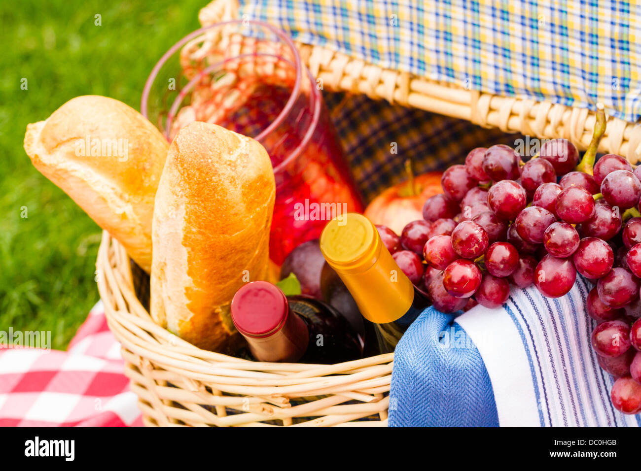 Summer picnic with a basket of food in the park Stock Photo - Alamy