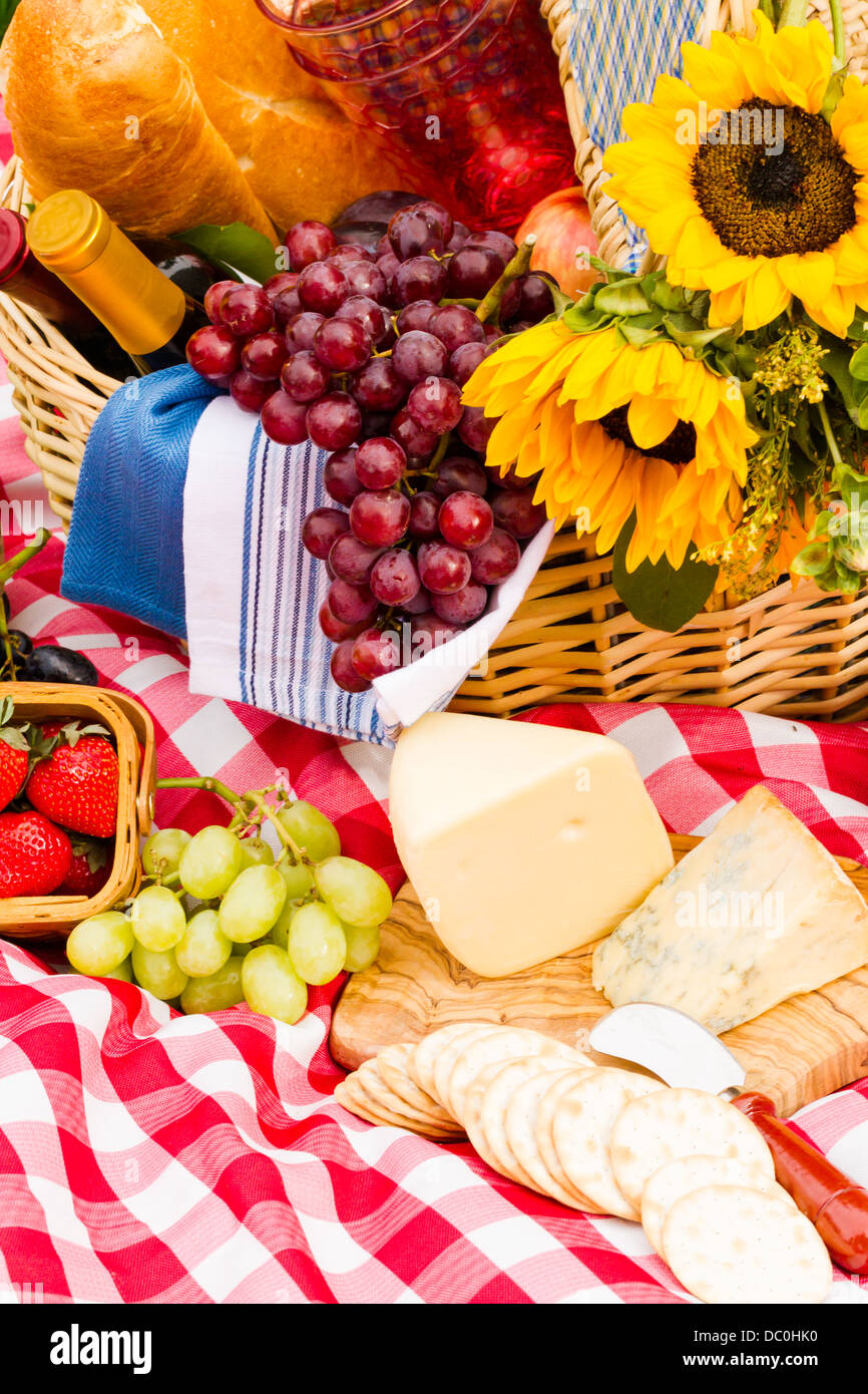 Summer picnic with a basket of food in the park Stock Photo - Alamy