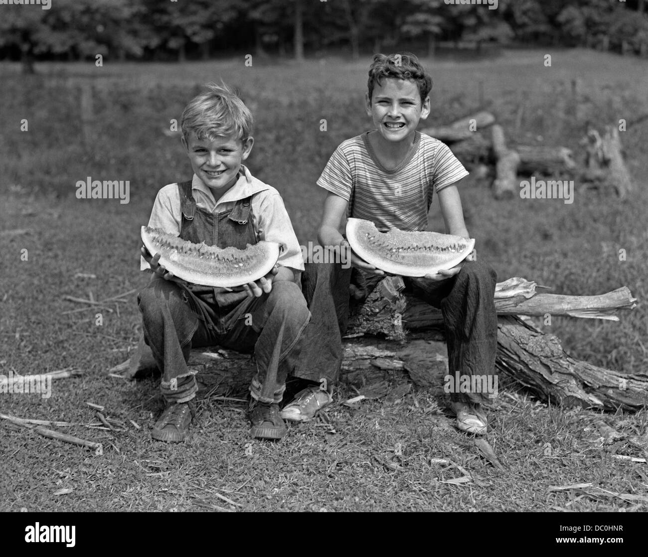 1940s two kids boys hi-res stock photography and images - Alamy